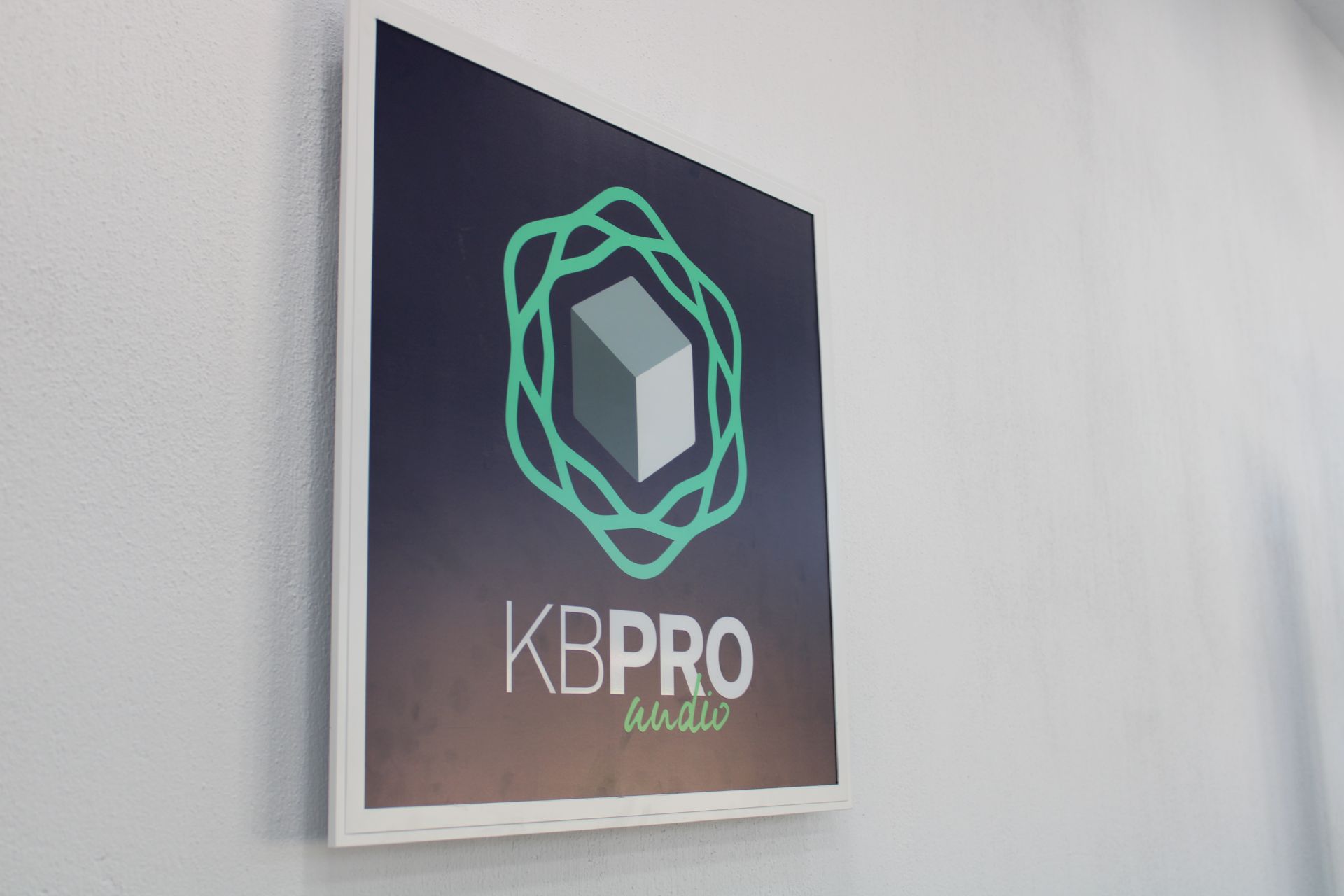 Professional sound - Sound installations - Lighting design - ΚΒ PRO audio